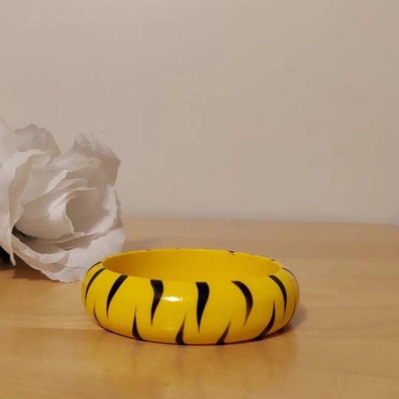 Vintage | Jewelry | Vintage Yellow And Black Tiger Striped Wooden ...
